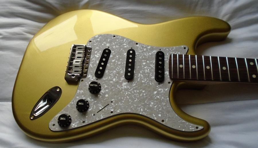 Gold strat partscaster build