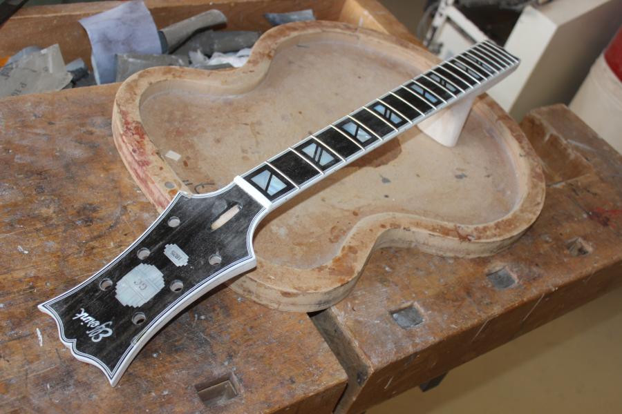Frans Elferink "Stromberg Master 400 Cutaway"